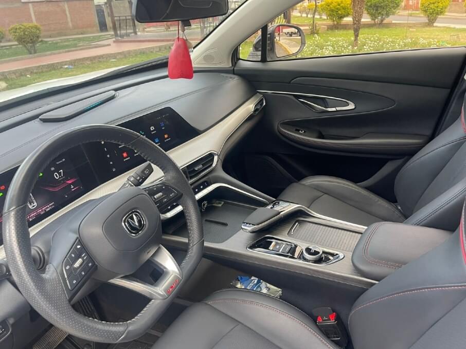 Auto Usado Changan CV1 LUX 2022 25.000 Kms. | Autopia.com.bo